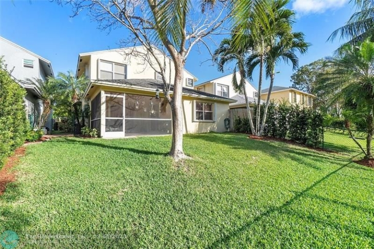 COCO BAY | Camino Real Realty